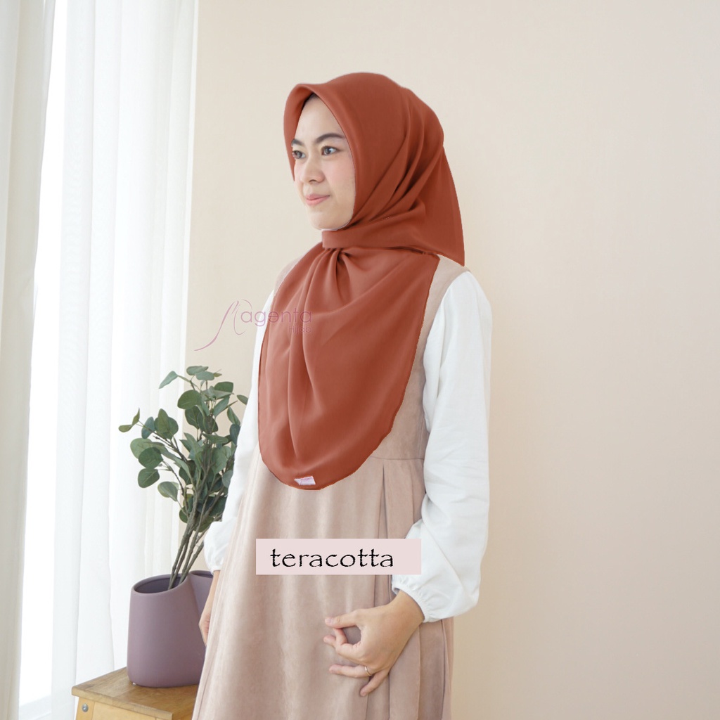 Jual Magenta Hijab - Curve Malay Instan Daily | Jilbab Segi Empat ...