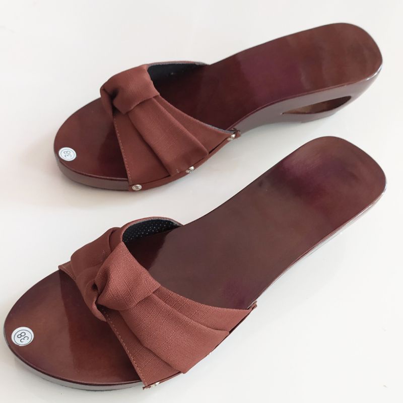 Jual WEDGES SANDAL KELOM GEULIS COKLAT MUDA 5CM/SANDAL KAYU KELOM ...