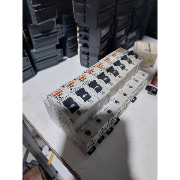 Jual mcb 1p merlin gerin original c6a c10a c16a c20a | Shopee Indonesia