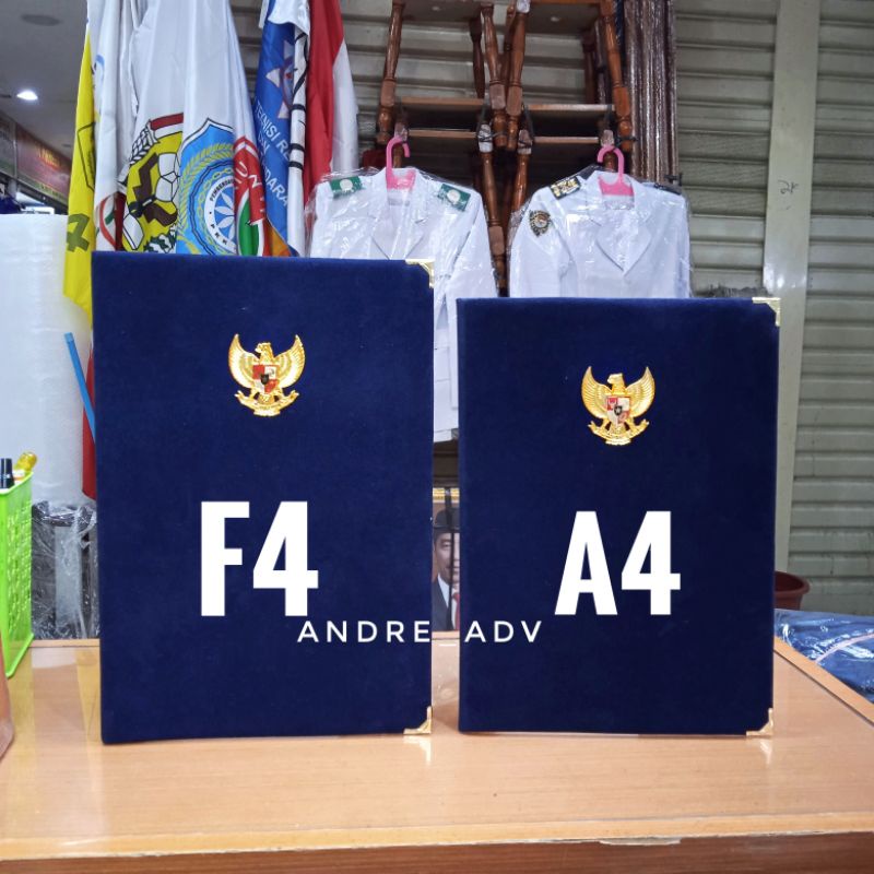 Jual map kantor map beludru biru dongker garuda timbul | Shopee Indonesia