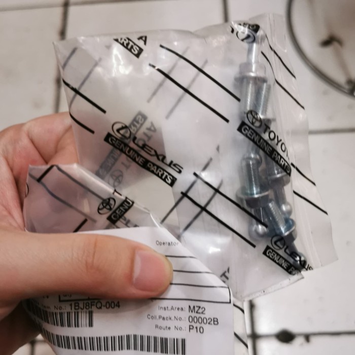 Jual Baut Cover Engine Toyota Voxy Altis Original Toyota Kode 085 ...