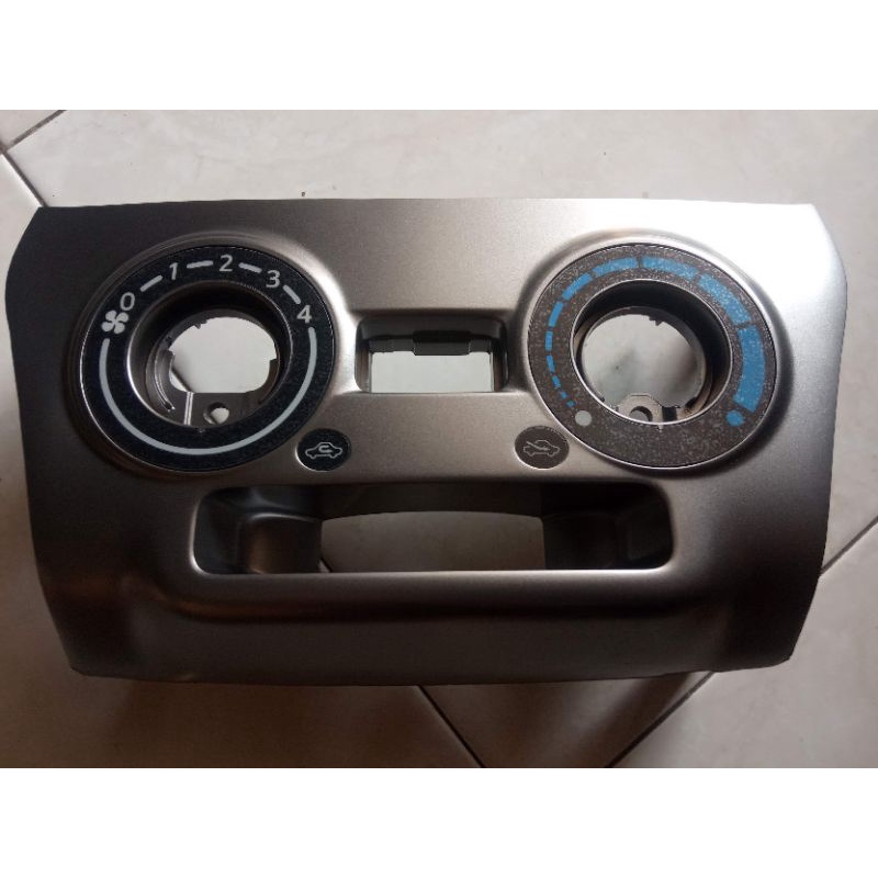 Jual panel head unit /aircond wigo agya ayla ori 8 in-silver | Shopee ...