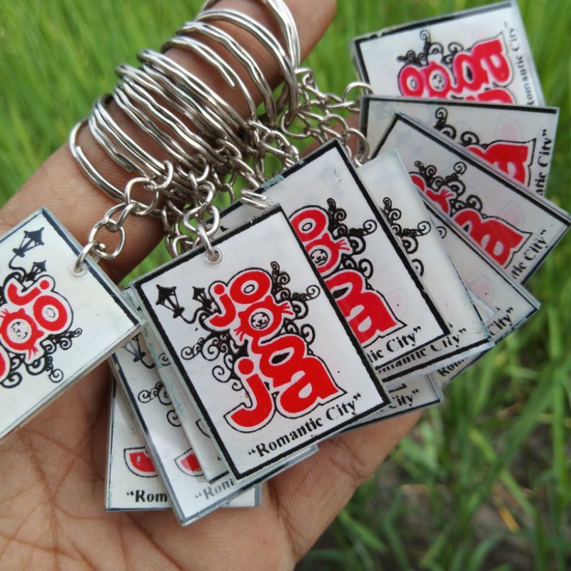 Jual 1 pcs gantungan kunci akrilik motif Jogja romantic city souvernir ...