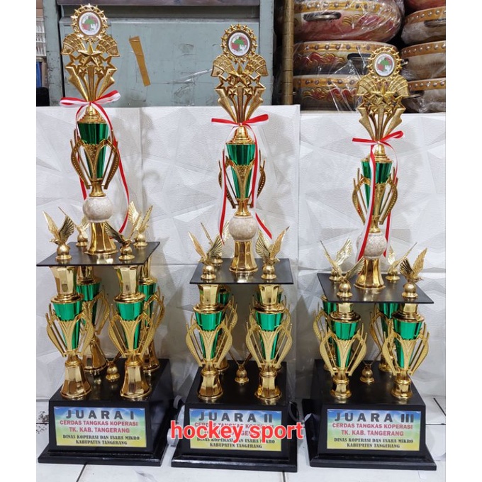 Jual Trophy Piala 4 Kaki Sepak Bola, Voli, Badminton, Tenis Meja ...
