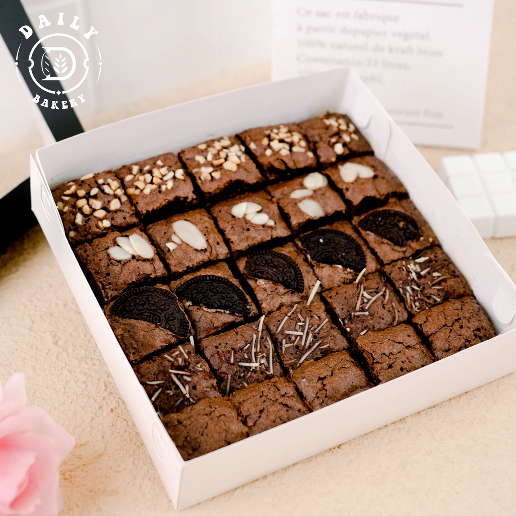 Jual Brownies Premium Best Seller Daily Bakery 20cm x 20cm x 3cm / oleh ...