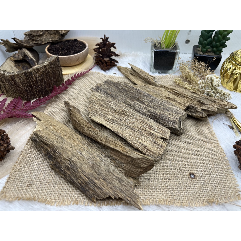 Jual KAYU GAHARU TABII/ALAMI MALINAU KALIMANTAN/GAHARU OUD AGARWOOD ...