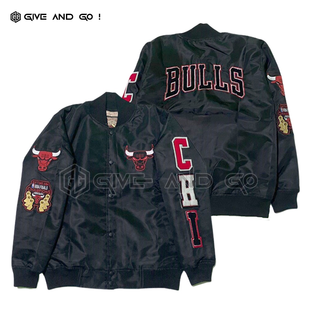 Jual JAKET VARSITY CHICAGO BULLS NBA BASKETBALL CHI WHITE - GIVE AND GO ...