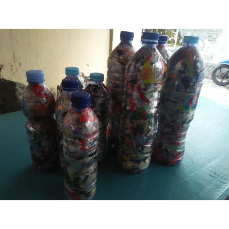 Jual ecobrick botol Aqua 1500 ml isi padat isi 500gr | Shopee Indonesia