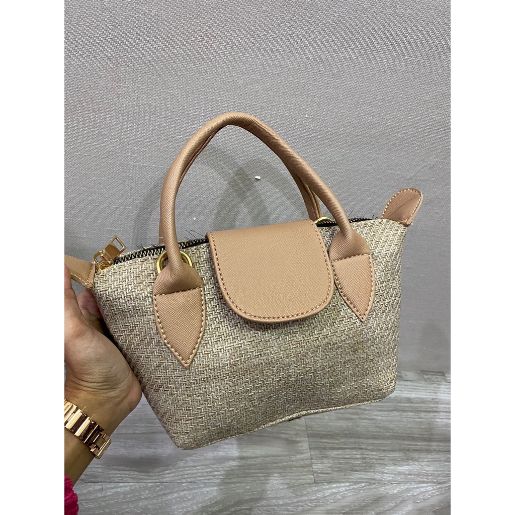Jual ARCELL - NARITA VAL BAG l Tas Kanvas Wanita (SLINGBAG) | Shopee ...