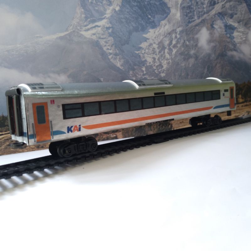 Jual Kereta Api Indonesia | Gerbong Penumpang | Lokomotif CC201 CC203 ...