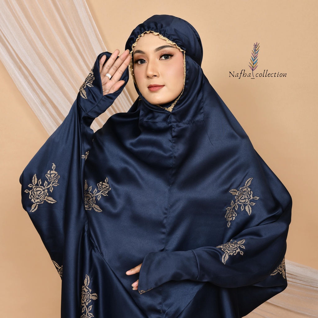 Jual NAFHA - Mukena Terusan Dewasa Sutra Bunga Mawar Streamin | Shopee ...