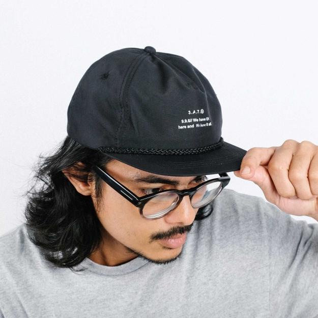 Jual URD140 UNKL347 Topi Five Panel Warna Hitam Detail Simpel BTTG ...