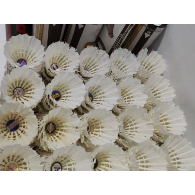 Jual SHUTTLECOCK BEKAS LAYAK PAKAI KONDISI (80% 12 pcs) | Shopee Indonesia
