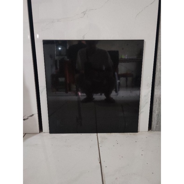 Jual Keramik lantai 50x50 Dior black / platinum / glossy | Shopee Indonesia