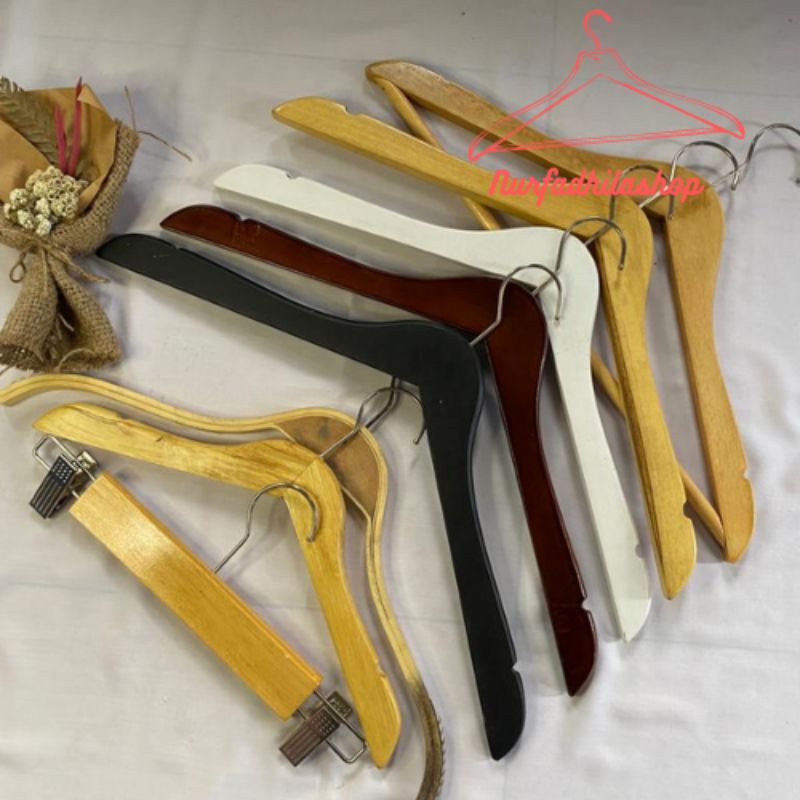 Jual Berbagai macam hanger kayu | Shopee Indonesia