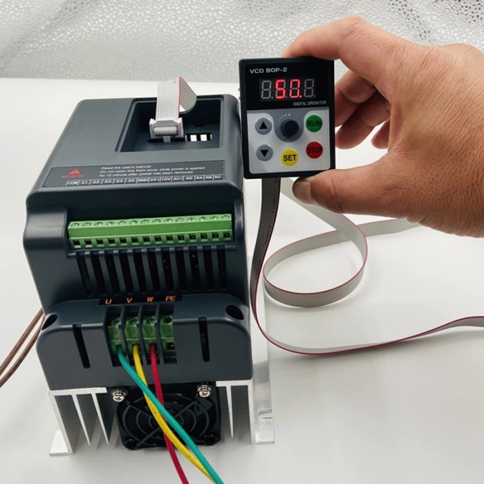 Jual Inverter 3Hp 2,2Kw Input 1Phase 220V Output 3Phase 380V Merek Suswe | Shopee Indonesia