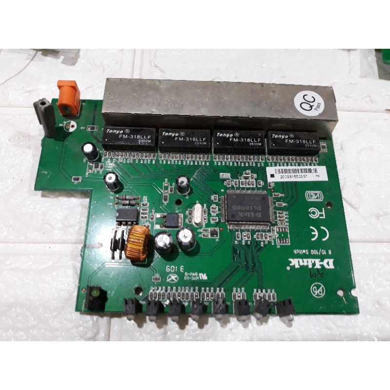 Jual Switch Hub 8 Port Merk Dlink Normal Bugil | Shopee Indonesia