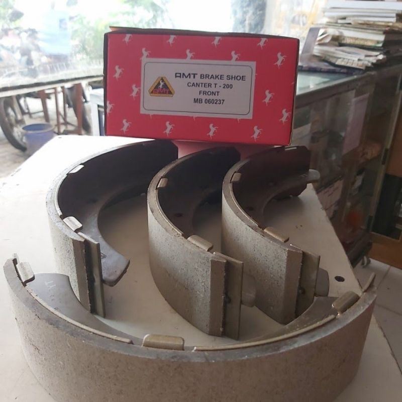 Jual Kampas Sepatu Rem Depan Canter PS110 PS100 T200 T210 Engkel 4Roda ...