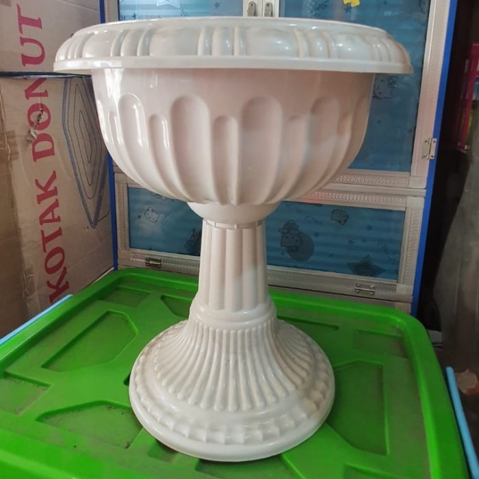 Jual pot bunga kaki 592 putih / pot piala 592 putih / pot bunga tinggi ...