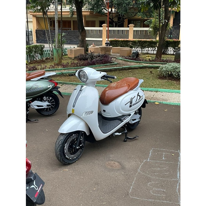 Jual MOTOR LISTRIK UWINFLY T5 SKUTER LISTRIK GAYA EROPA GARANSI RESMI ...