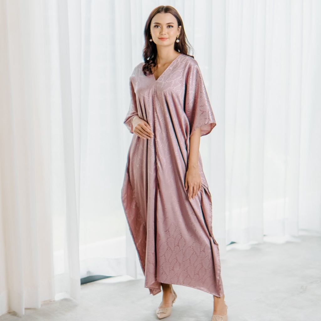 Jual Allegra Kaftan Rowan Leaves Pink Lotus - Silky Jacquard Nyaman Merah Muda | Shopee Indonesia