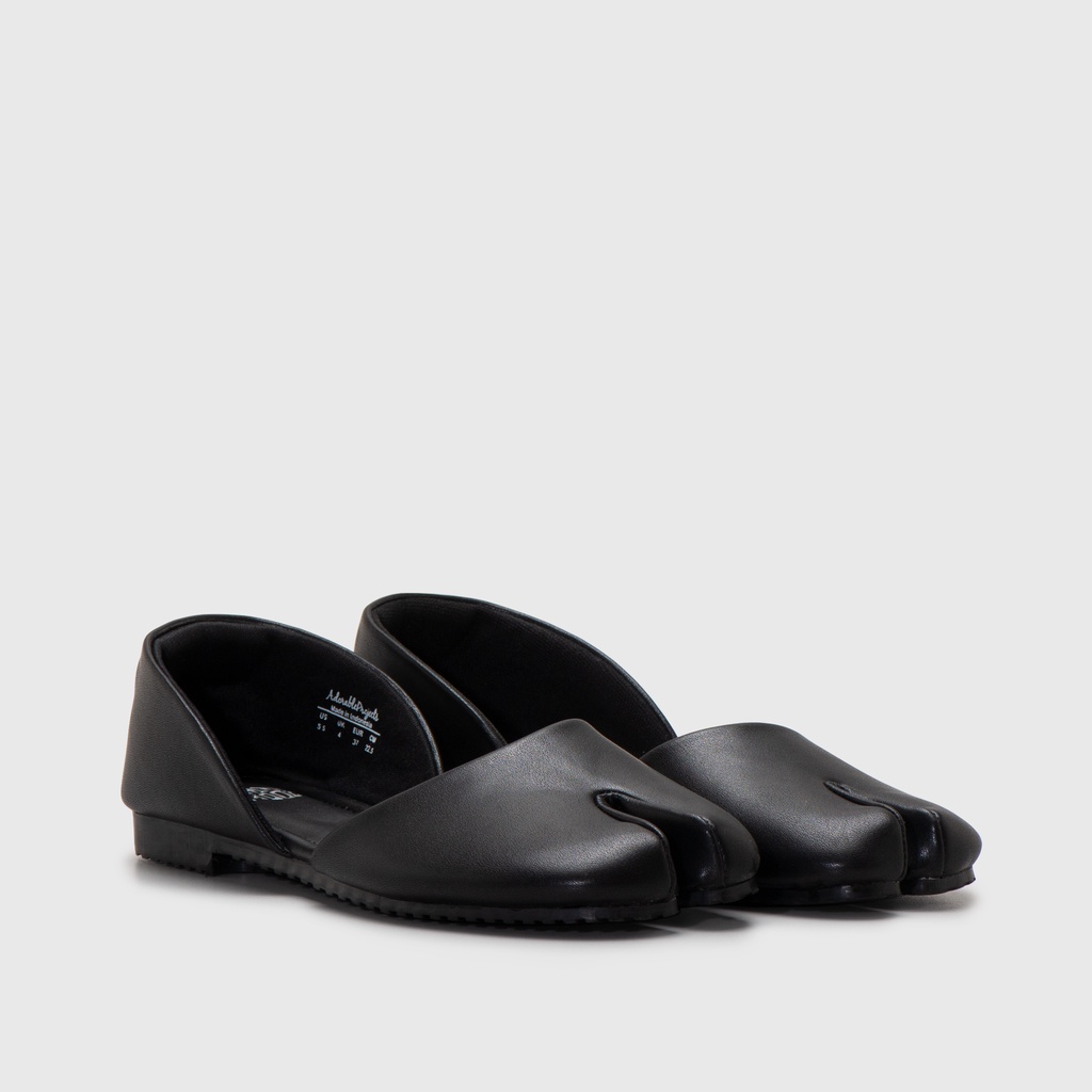 Jual Adorableprojects - Zeyena Flat Shoes Black - Tabi Flat Shoes ...