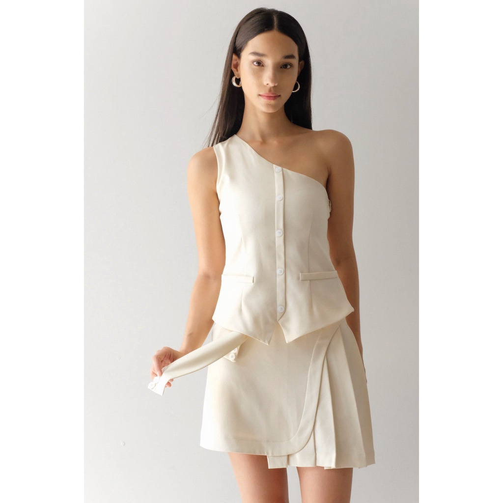 Jual LOVE AND FLAIR - Jinx Top In Creme | Shopee Indonesia