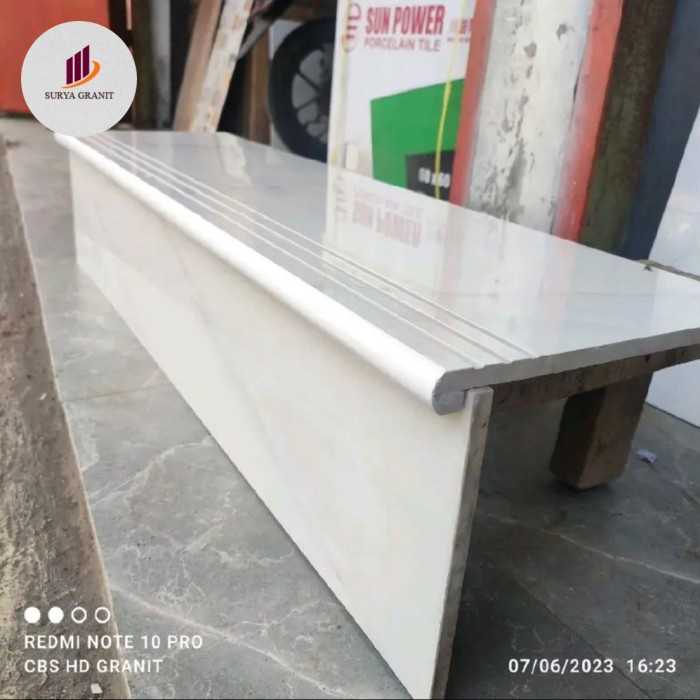 Jual GRANIT/KERAMIK TANGGA 30X100 20X100 DOUBLE BAVEL PUTIH MOTIF ...