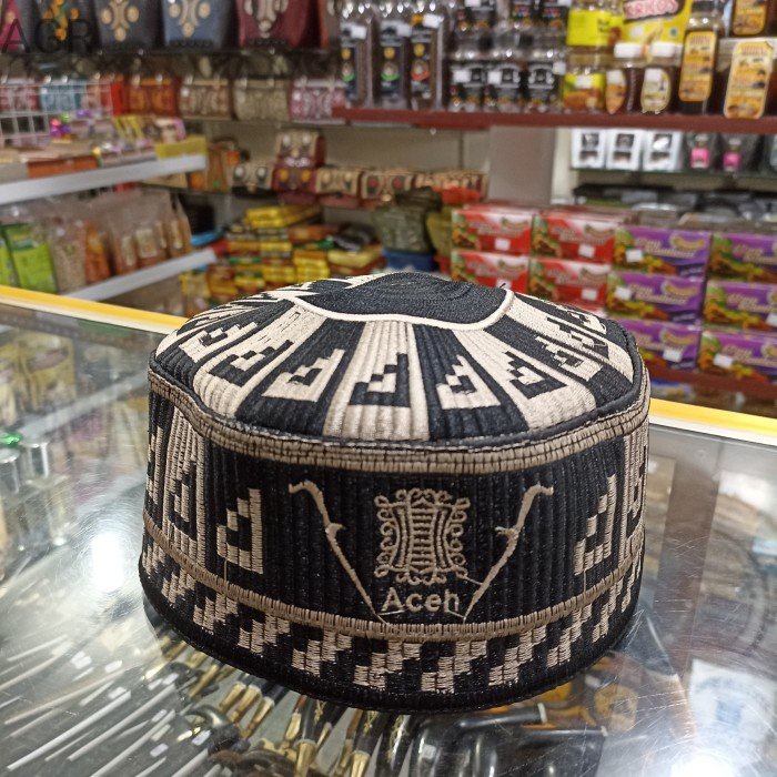 Jual Peci bordir meukutop khas Aceh motif pintu Aceh dan rencong ...