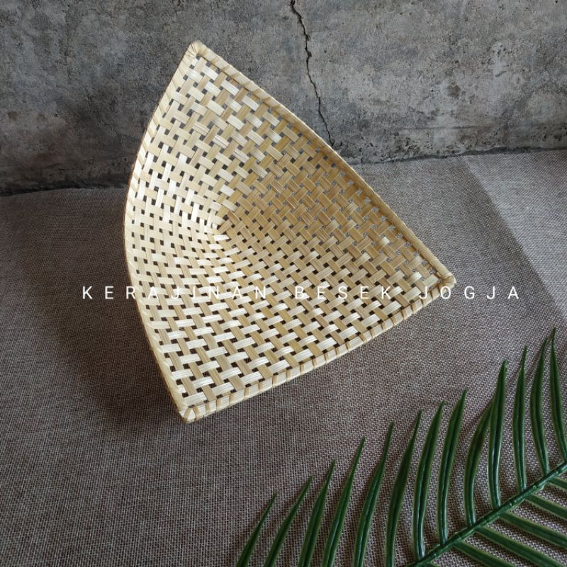 Jual Anyaman bambu PINCUK BLICING 26 x 23/ piring bambu pincuk/ pincuk ...