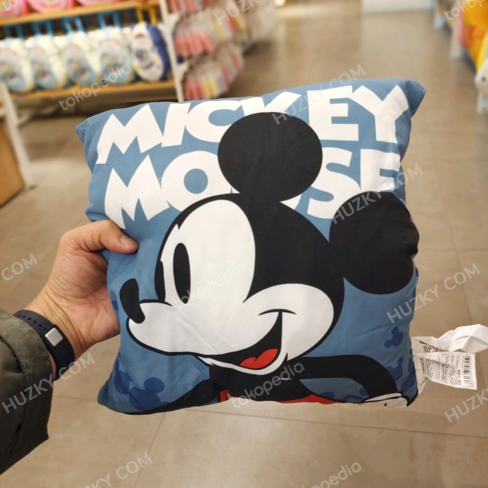Jual MINISO Bantal Tangan MICKEY MOUSE Collection sz.30x30cm - DONALD ...