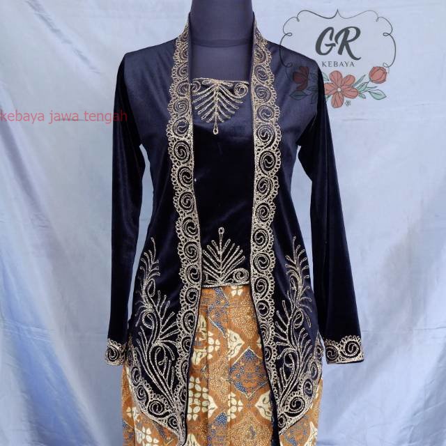 Jual Kebaya dan Sorjan Bludru Dewasa Hitam Kutu Baru Murah Kebaya Bludru Lurik | Shopee Indonesia