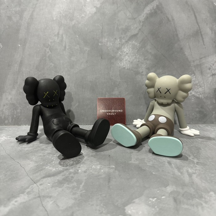 Jual Action Figure Hypebeast Sitting Holiday Companion Five Years Later ...