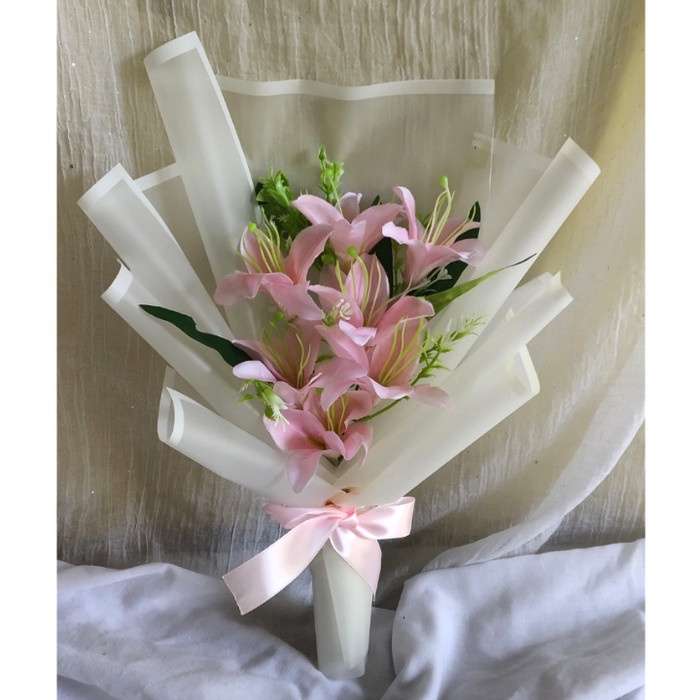 Jual bucket bunga Lily artificial, bucket wisuda | Shopee Indonesia