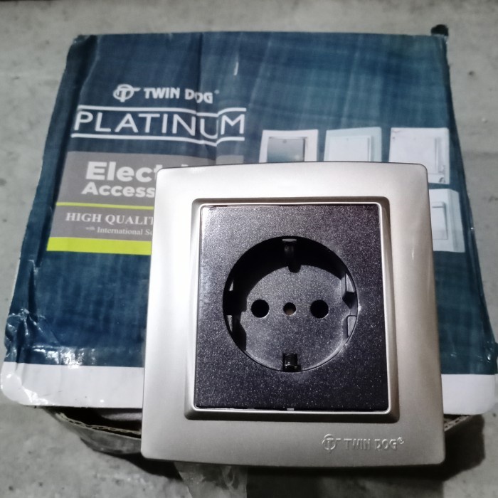 Jual Stop Kontak Inbow Tanam Dinding Warna BLACK SILVER TWINDOG ...