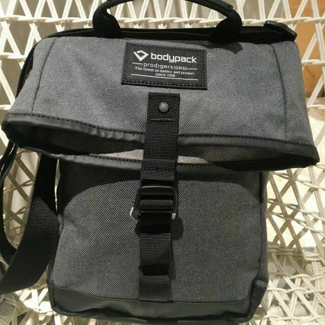 Jual BODYPACK TAS SELEMPANG T.P INVADER - GREY | Shopee Indonesia