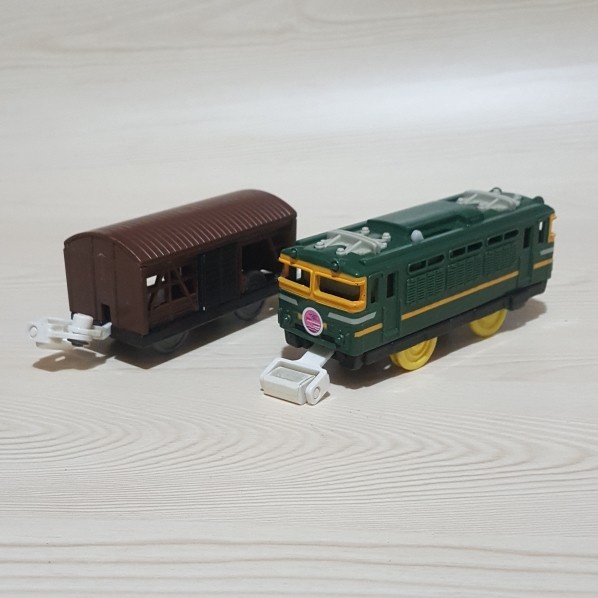 Jual Takara Tomy Plarail Freight EF81 Magnet Coupling EF 81 | Shopee ...