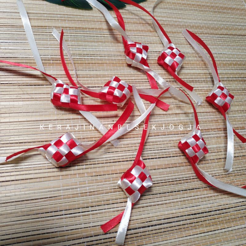Jual Anyaman bambu KETUPAT MERAH PUTIH SPESIAL HARI KEMERDEKAAN ...