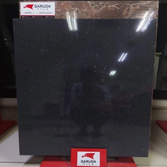 Jual granit keramik hitam crystall 60x60 granit Garuda | Shopee Indonesia
