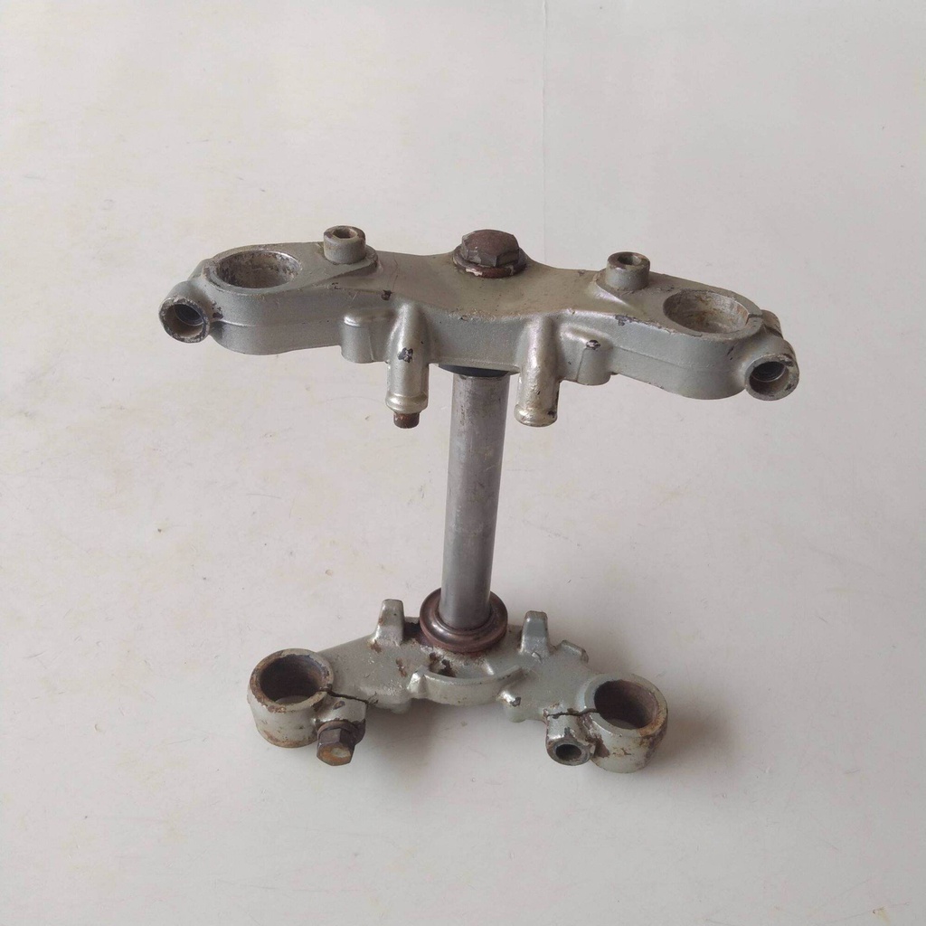 Jual SEGITIGA ATAS BAWAH SUZUKI RGR 150 ORIGINAL COPOTAN FORK T ATAS ...
