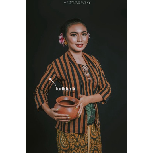 Jual Kebaya dan Sorjan Kebaya Lurik Tenun Asli Wanita Baju Adat Jawa Lurik | Shopee Indonesia