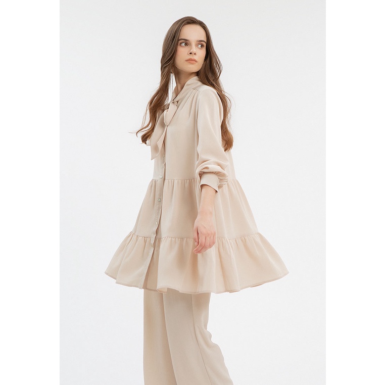 Jual Minimal Rylee Blouse Light Beige | Shopee Indonesia