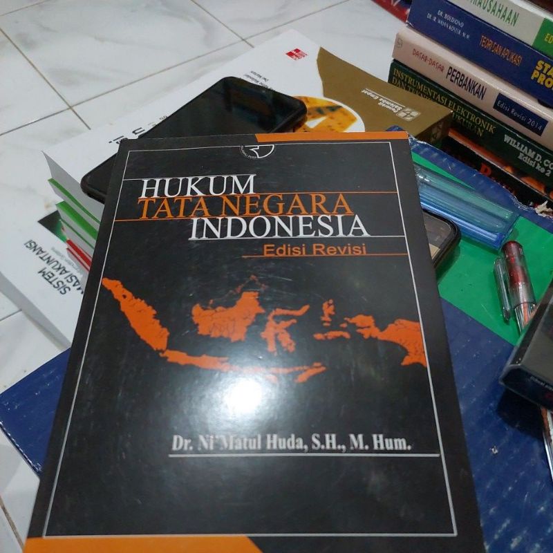 Jual hukum tata negara indonesia edisi revisi nimatul huda | Shopee ...