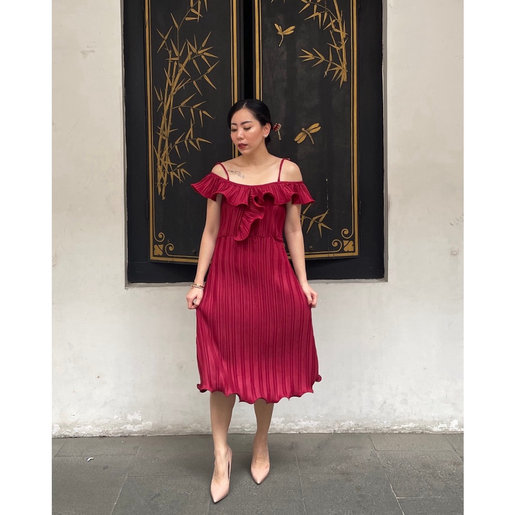 Jual Iconette Closet Lian Dress Gaun Midi Plisket Maroon Elegant Edisi ...