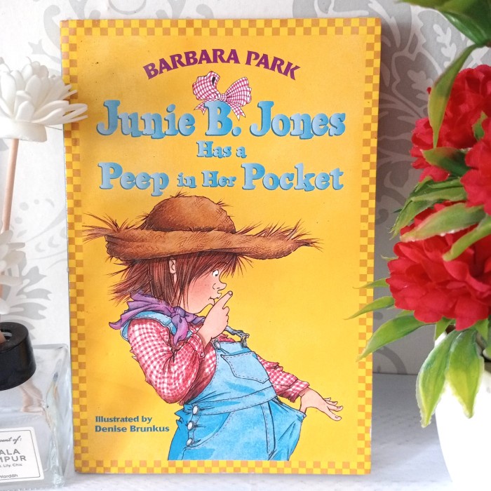 Jual ORIGINAL NOVEL ANAK (ENGLISH) JUNIE B.JONES Has a Peep in Her ...