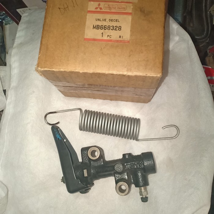 Jual Valve pembagi minyak rem Mitsubishi Pajero MB-668328 | Shopee ...