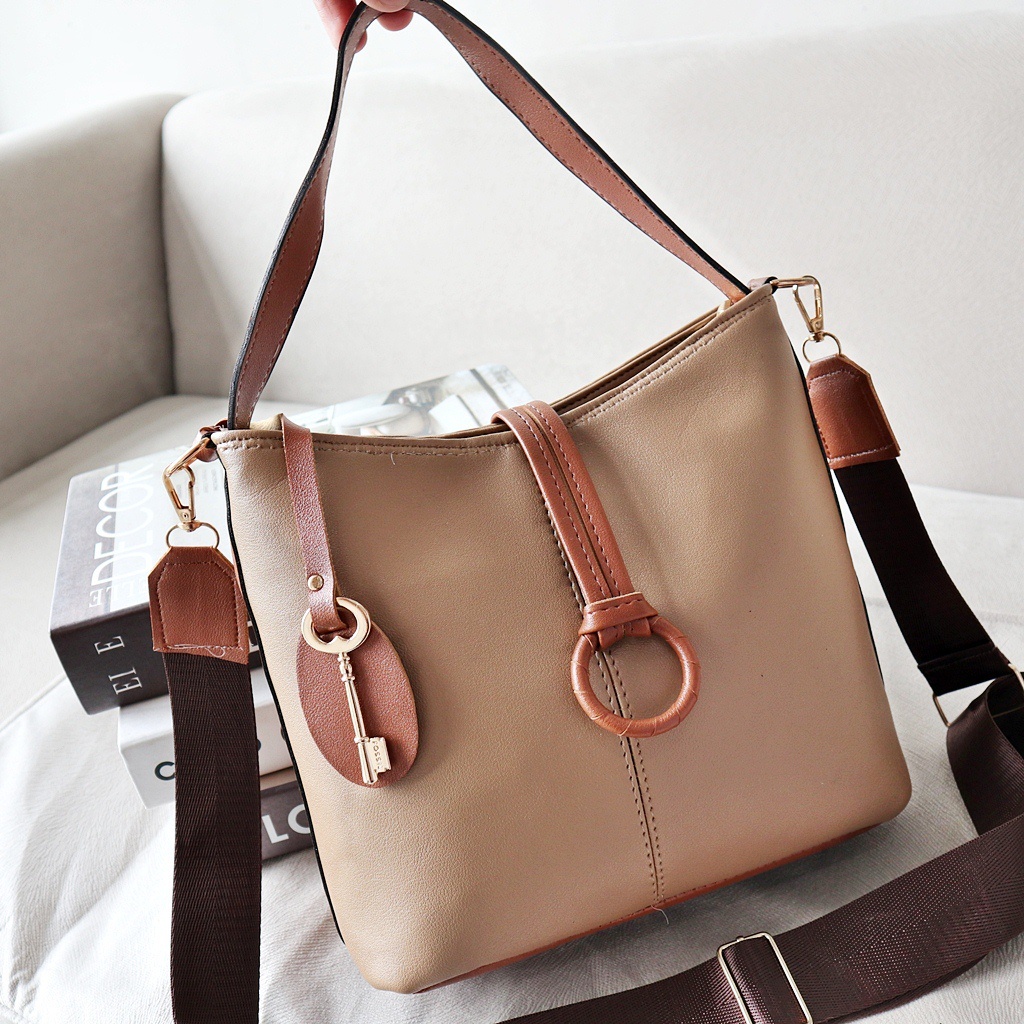 Jual Akaci Shoulder bag bandul kombinasi 2 warna tas wanita kekinian ...