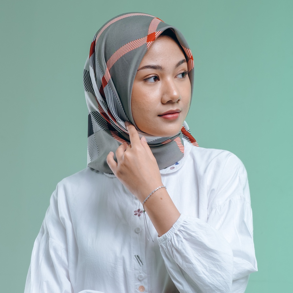 Jual Hijab Motif [BURBERRY] - Voal Segi Empat Lasercut Printing 120 ...