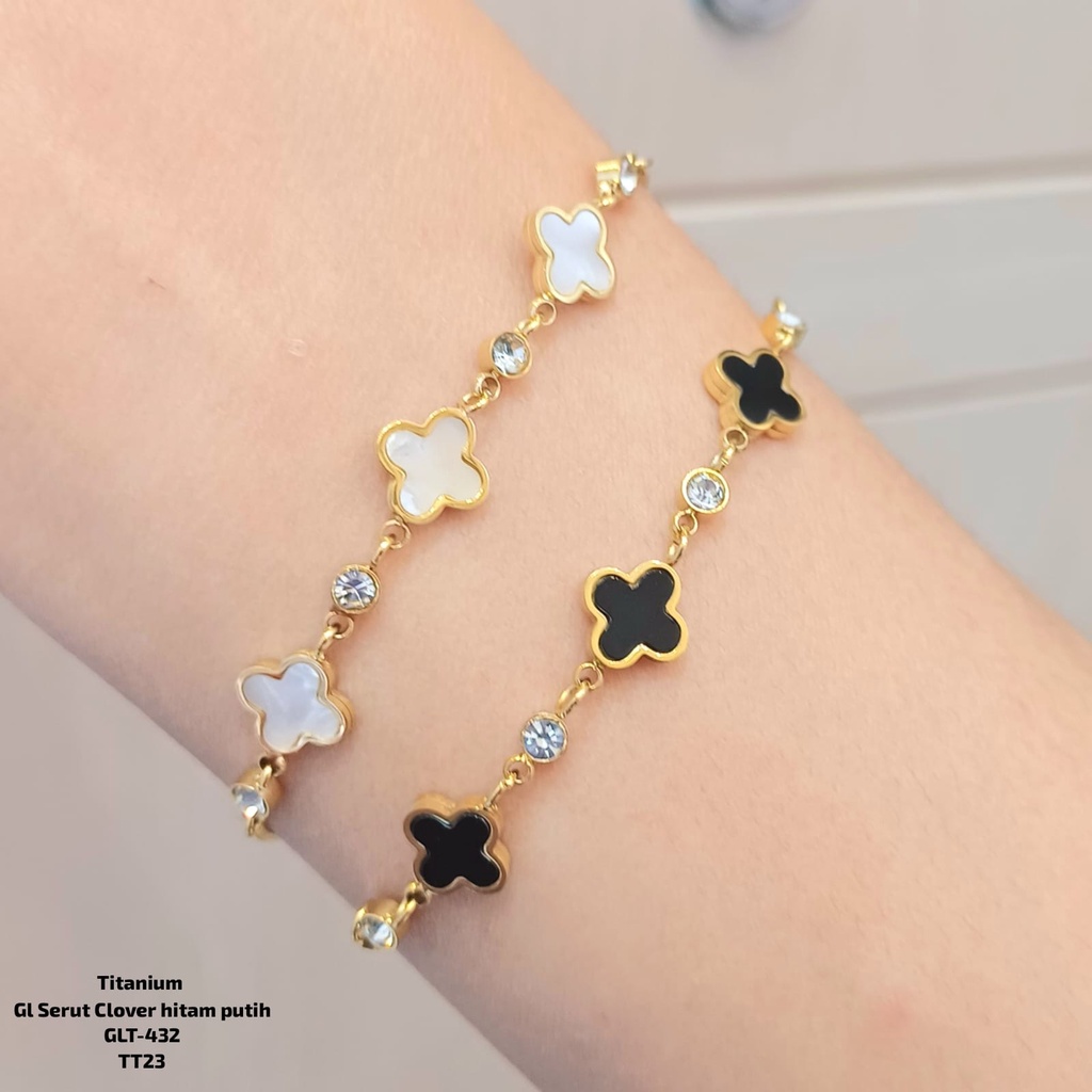 Jual Gelang Titanium Serut Clover Hitam putih GLT-432 | Shopee Indonesia