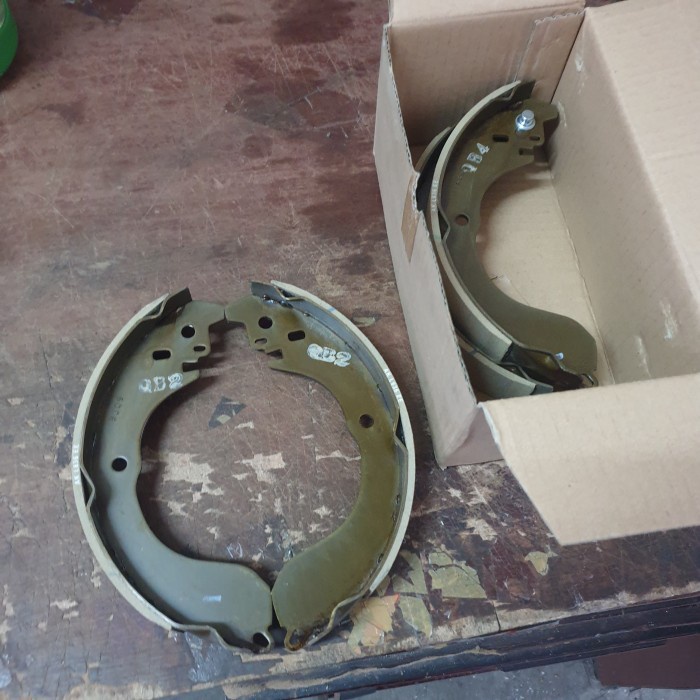 Jual Livina L12 Xpander Kampas Rem BELAKANG Brake Shoe REAR 100% ORI NISSAN | Shopee Indonesia